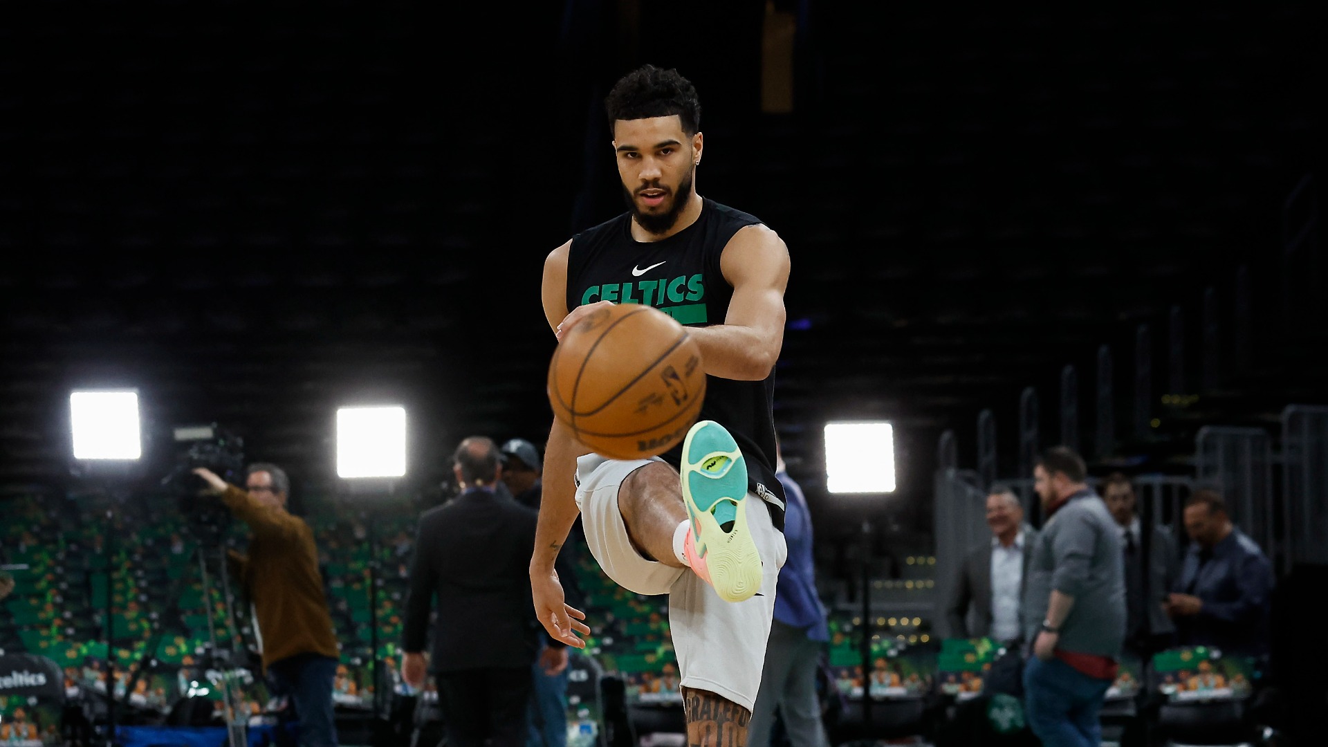 Watch Jayson Tatum Troll Kevin Hart With Son's Celtics Jersey